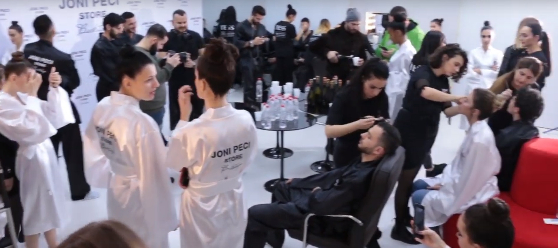 TESS mbështet me ekipin e Make Up Artists dhe Hair Artists, aktivitetin ...